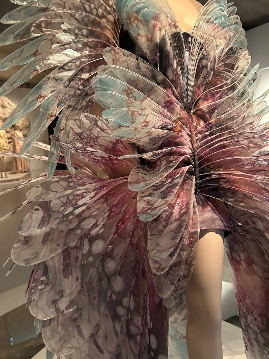 Exposition Iris van Herpen : La mode avant-garde qui fusionne art ...